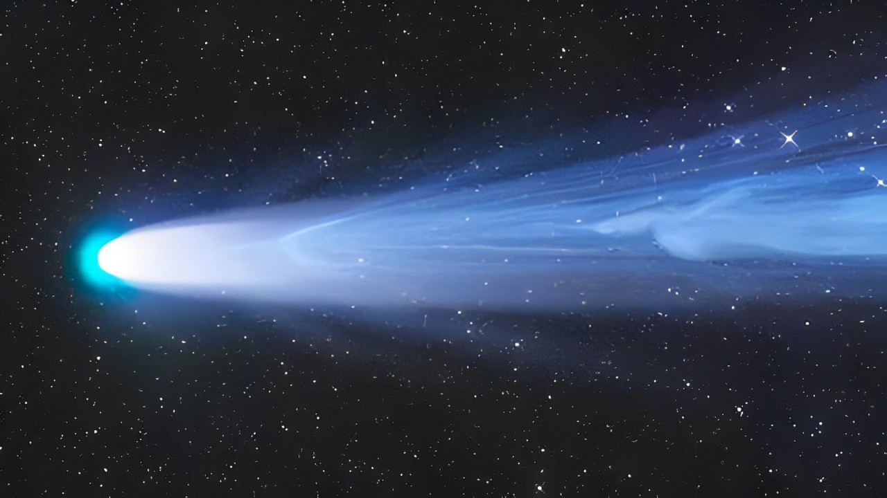 Witness the stunning rare comet event - MediaRay